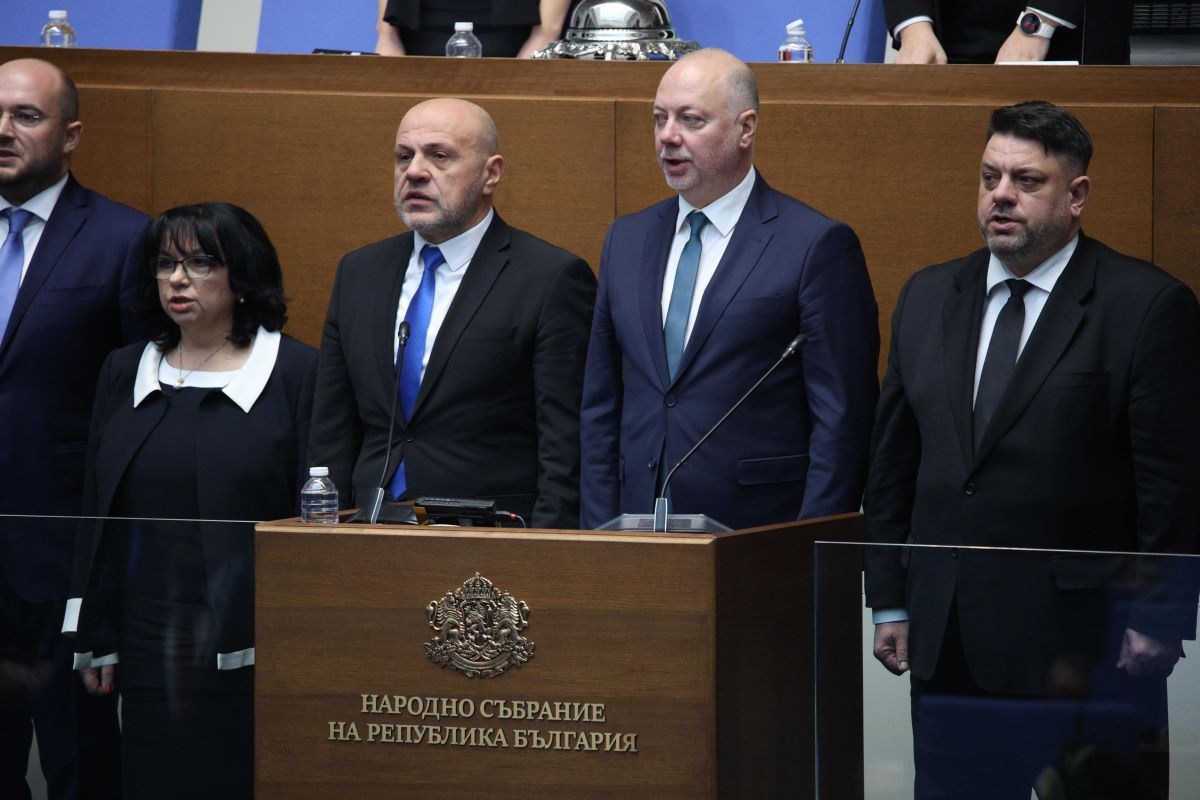 51-во Народно събрание: 14 месеца работа и удължена ваканция | Paragraf.bg